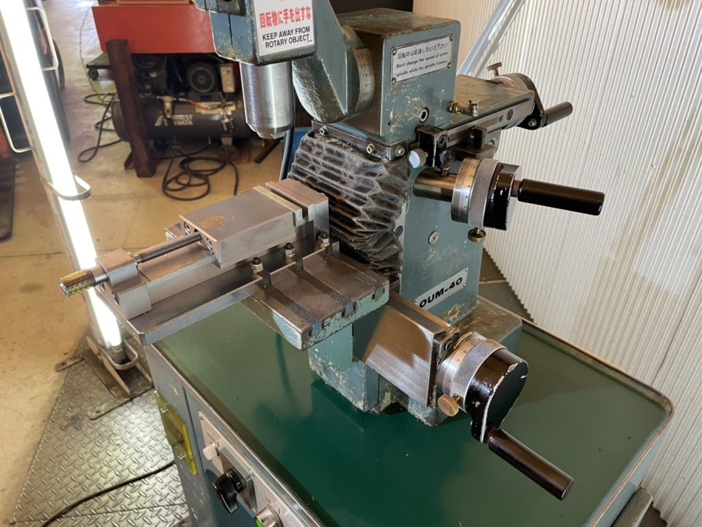 小木製作所 万能工具フライス盤 OUM-40 バイス付 - 中古｜機械のトータルコーディネートなら神谷商事株式会社へ